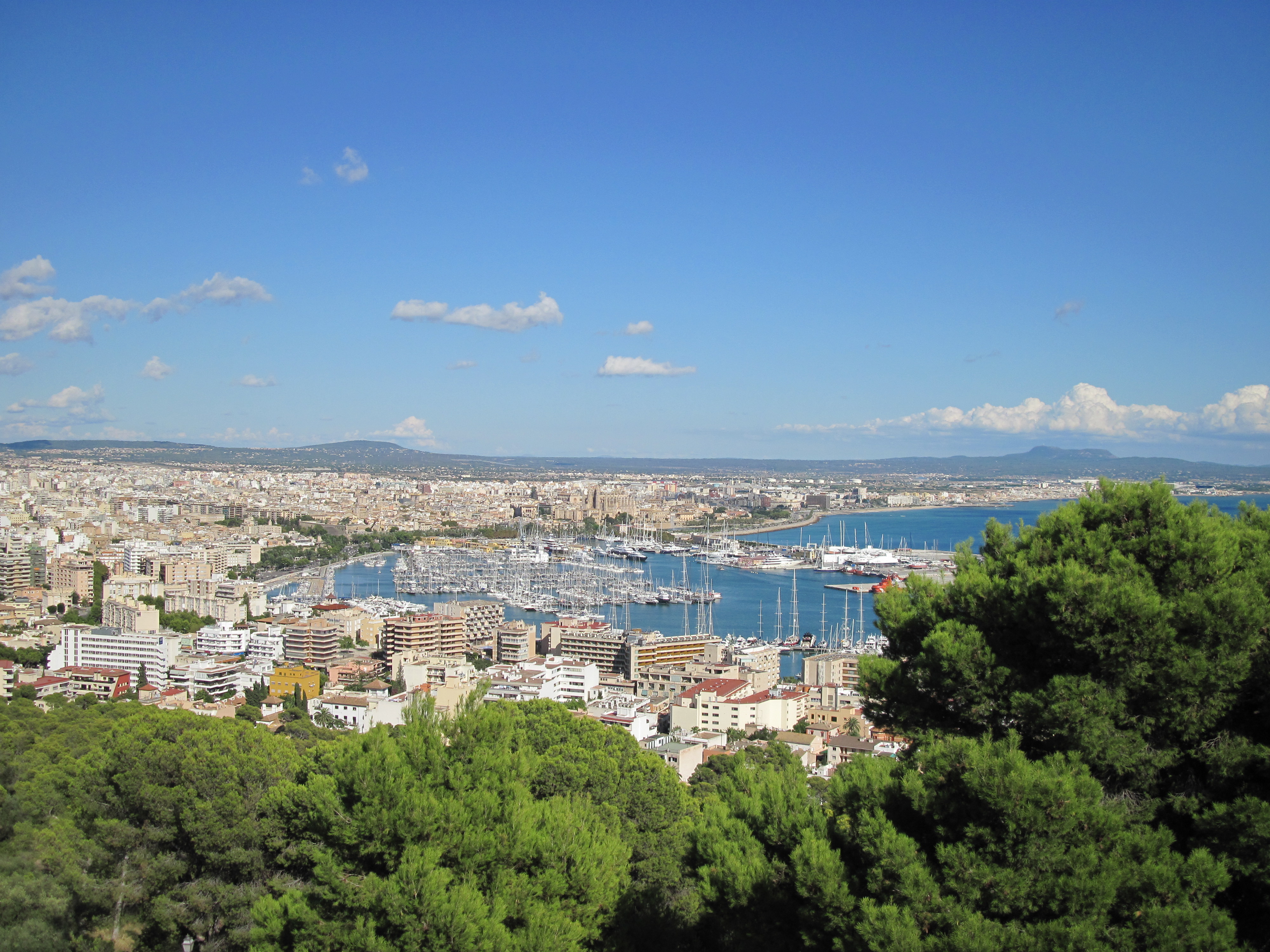 Two bird's-eye views of the city of Palma