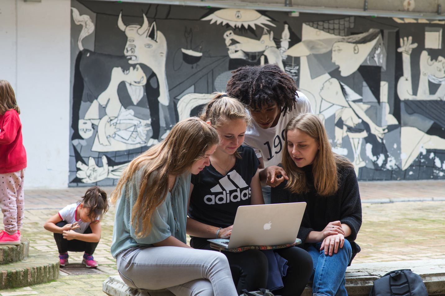 Top 6 differences between Spanish high schools and American high schools