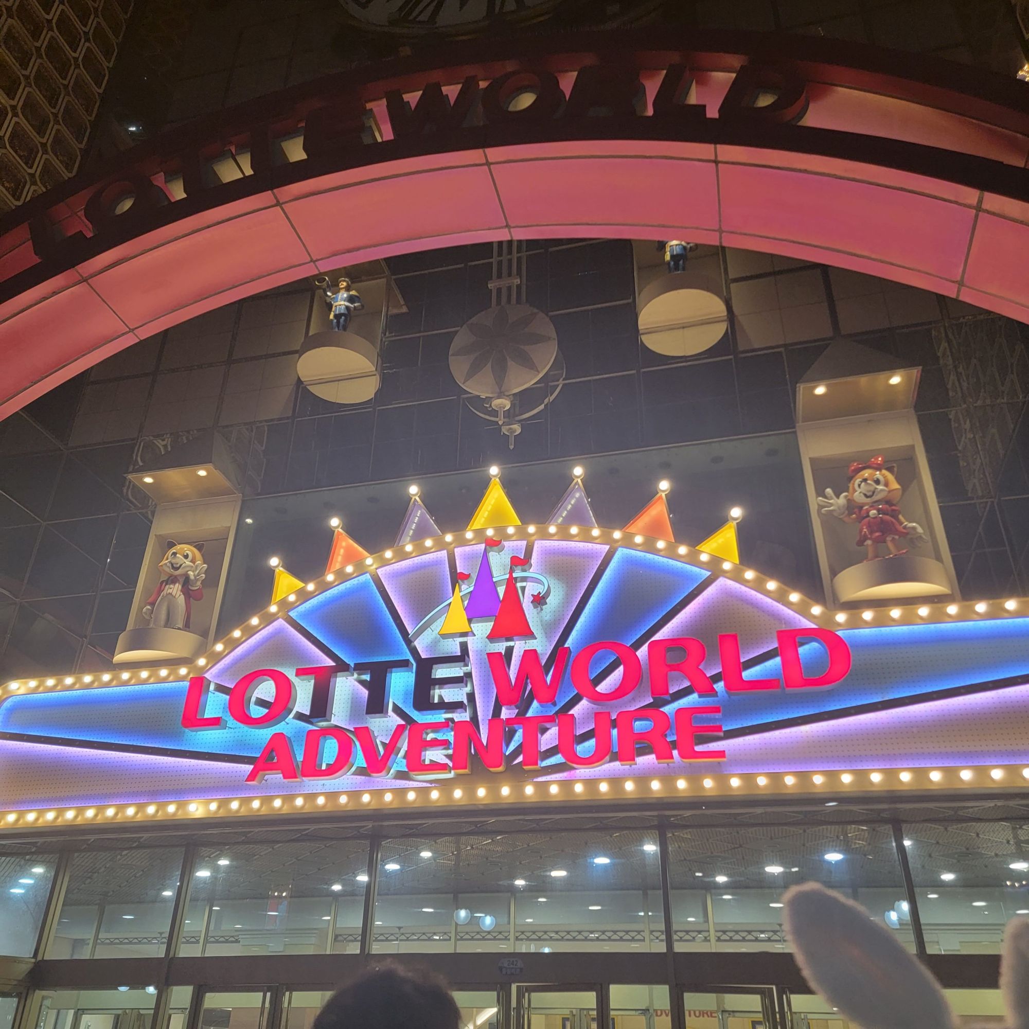 Lotte World- Desserts, Rides, Cuteness! | CIEE