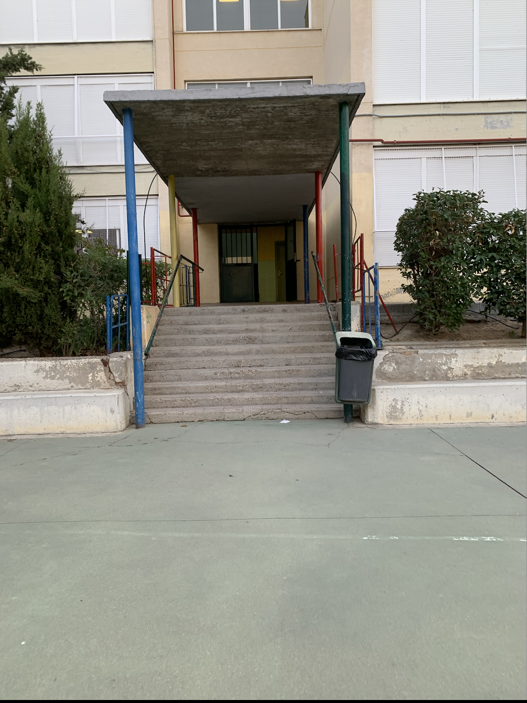 Understanding School Schedules and Students in Madrid