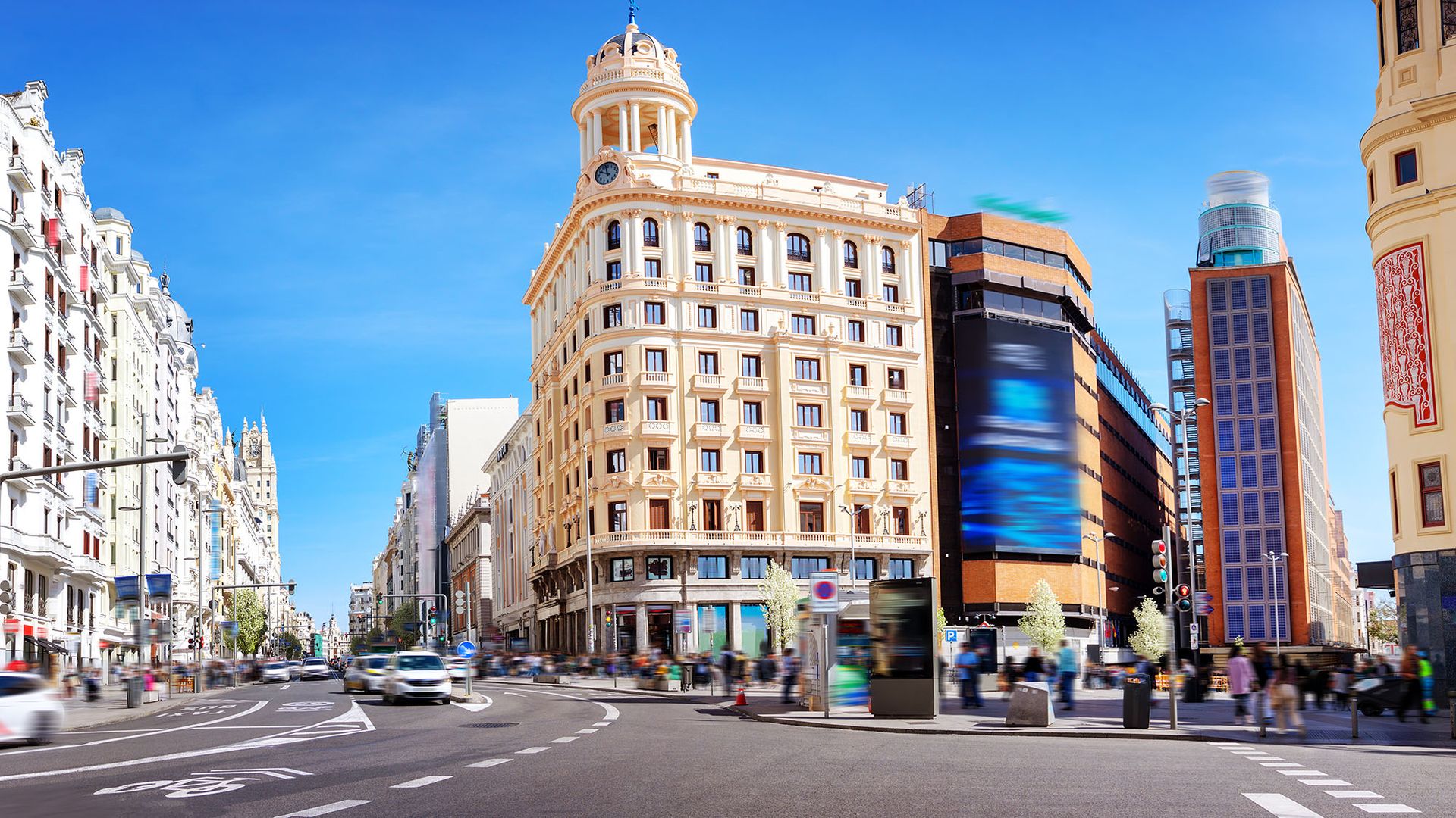 Semester Intern + Study Abroad | Madrid | College Study Abroad | CIEE